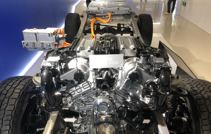 由6Z30发动机组成的坦克越野超级混动架构