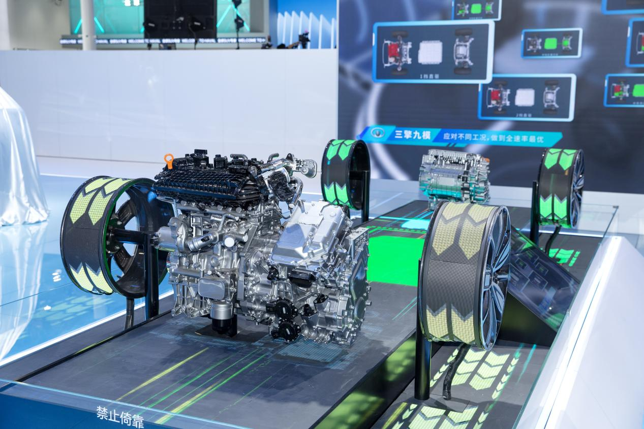 同时，全新智能四驱电混技术Hi4还将将四驱的价格打下来，通过等价平替两驱产品，真正实现价值满溢。