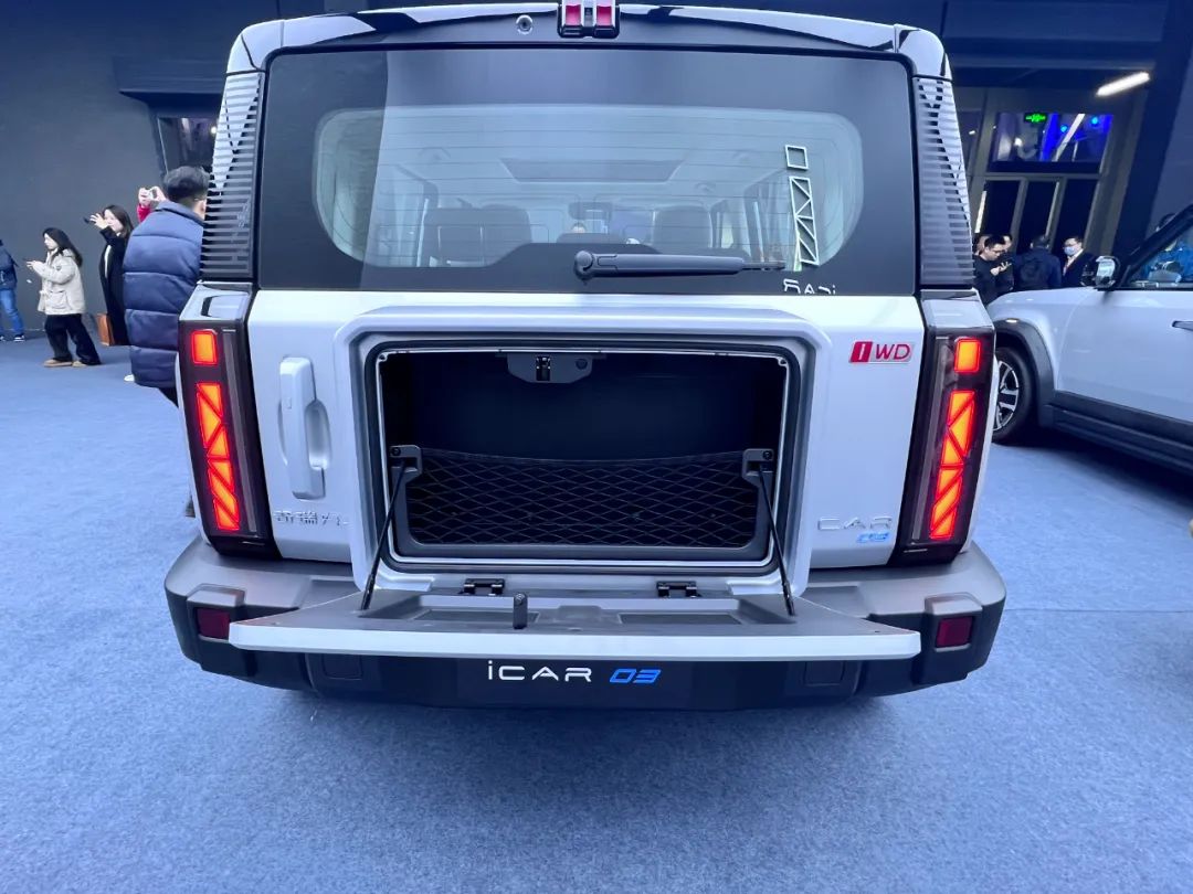 iCAR 03拥有一个额外的置物空间